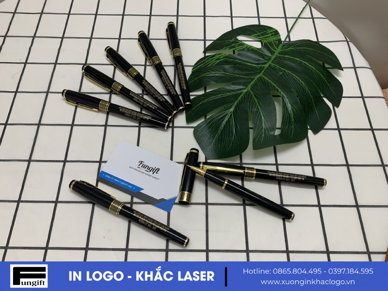 Khắc Chữ Lên Bút Viết Kim Loại Làm Quà Tặng Đại Hội
