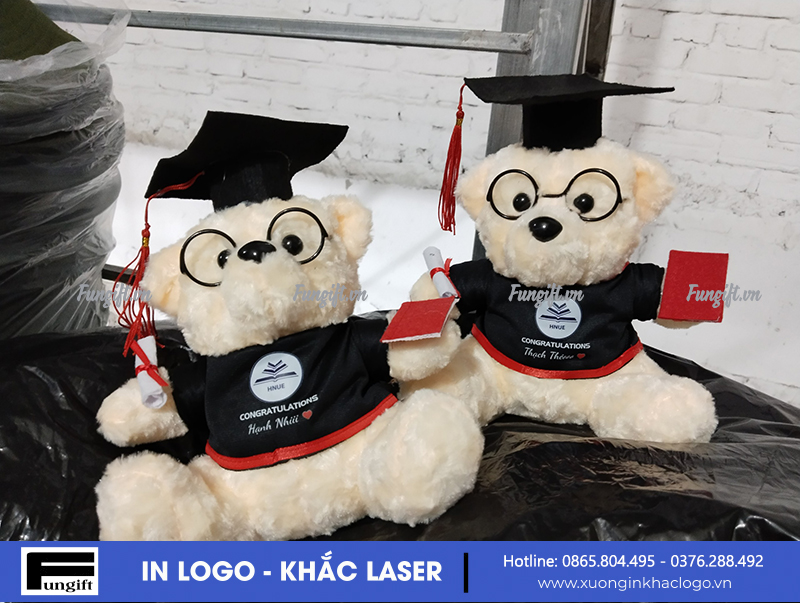 Quà tặng gấu bông in logo kèm phụ kiện Đại học sư phạm HNUE