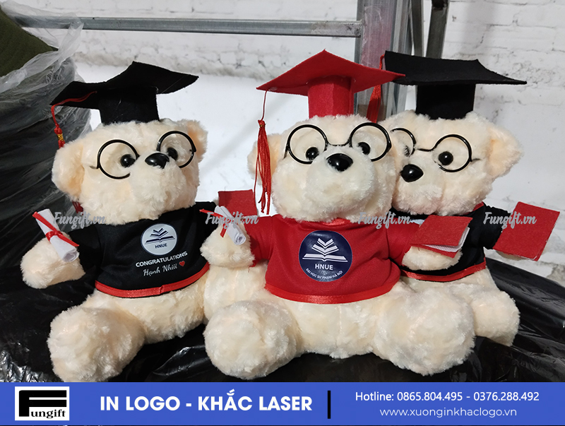 Quà tặng gấu bông in logo kèm phụ kiện Đại học sư phạm HNUE
