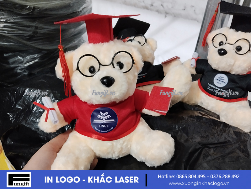 Quà tặng gấu bông in logo kèm phụ kiện Đại học sư phạm HNUE