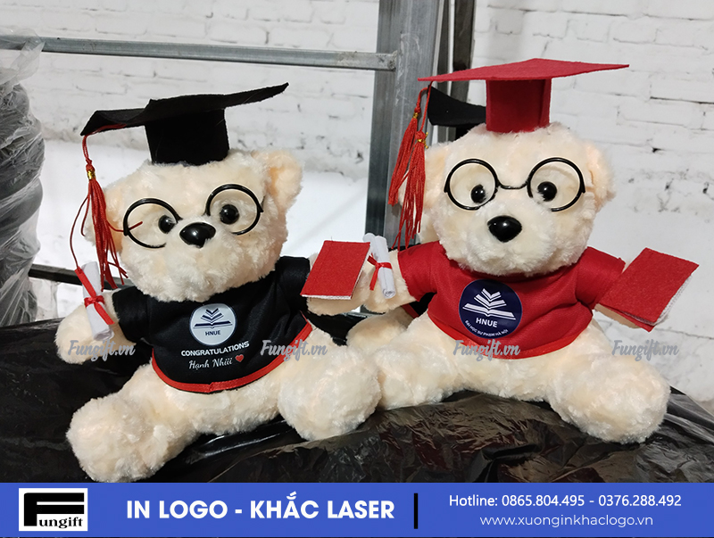 Quà tặng gấu bông in logo kèm phụ kiện Đại học sư phạm HNUE