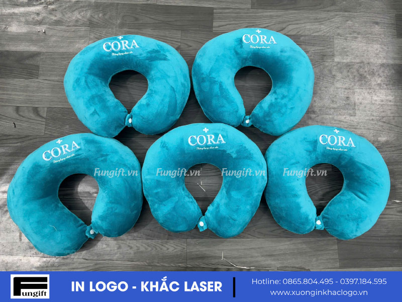 Quà Tặng Gối Kê Cổ In Logo Phòng Khám Thẩm Mỹ Cora